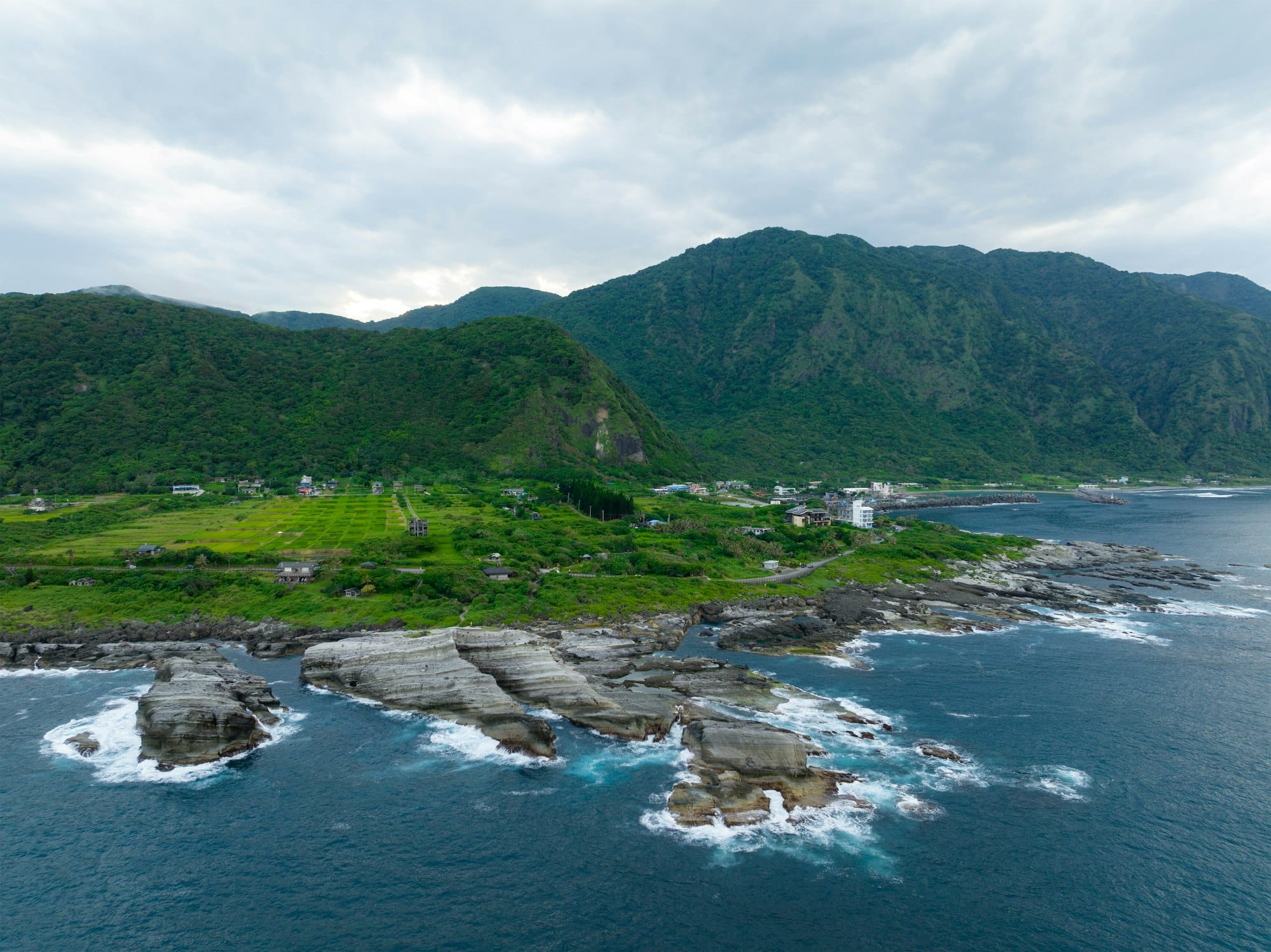 Discovering Guinea'S Geographic Diversity: From Coastal Plains to ...